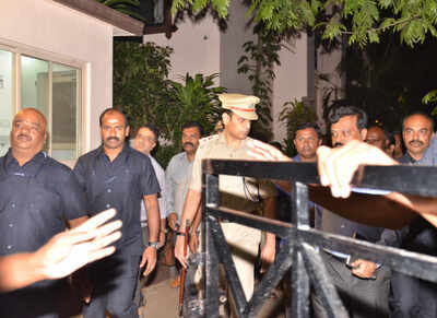 Gali Janardhana Reddy: Police on look out for 'absconding' Janardhan ...