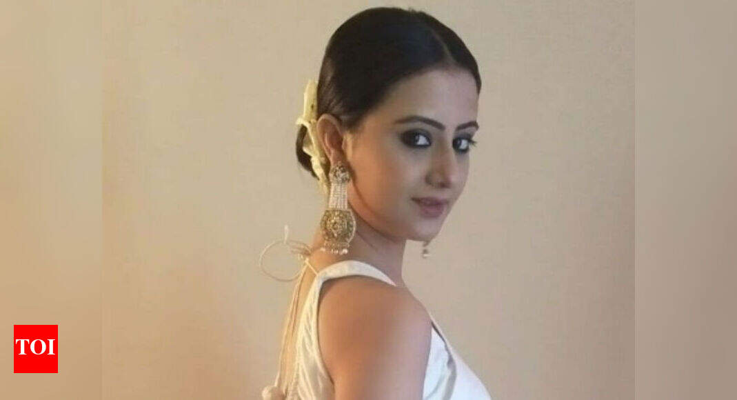 Actress Manali Manisha Dey looks sizzling in her latest video - Times ...