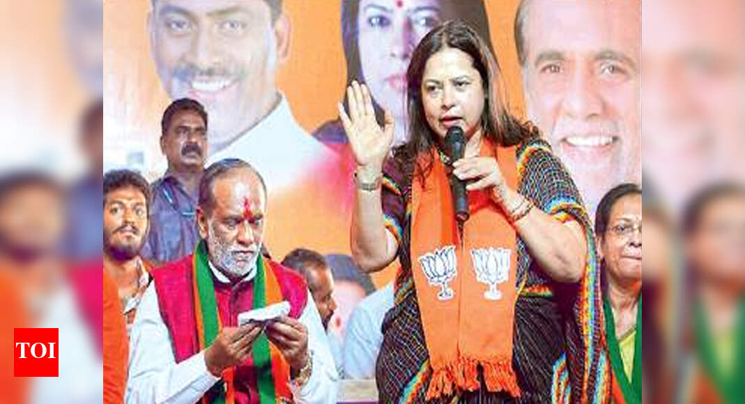 'No woman minister in TRS govt except KCR daughter' | Hyderabad News - Times of India