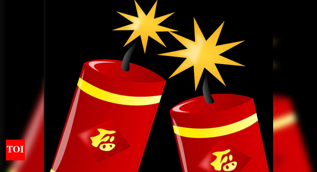 Youths throw cracker into moving bus | Kolkata News - Times of India