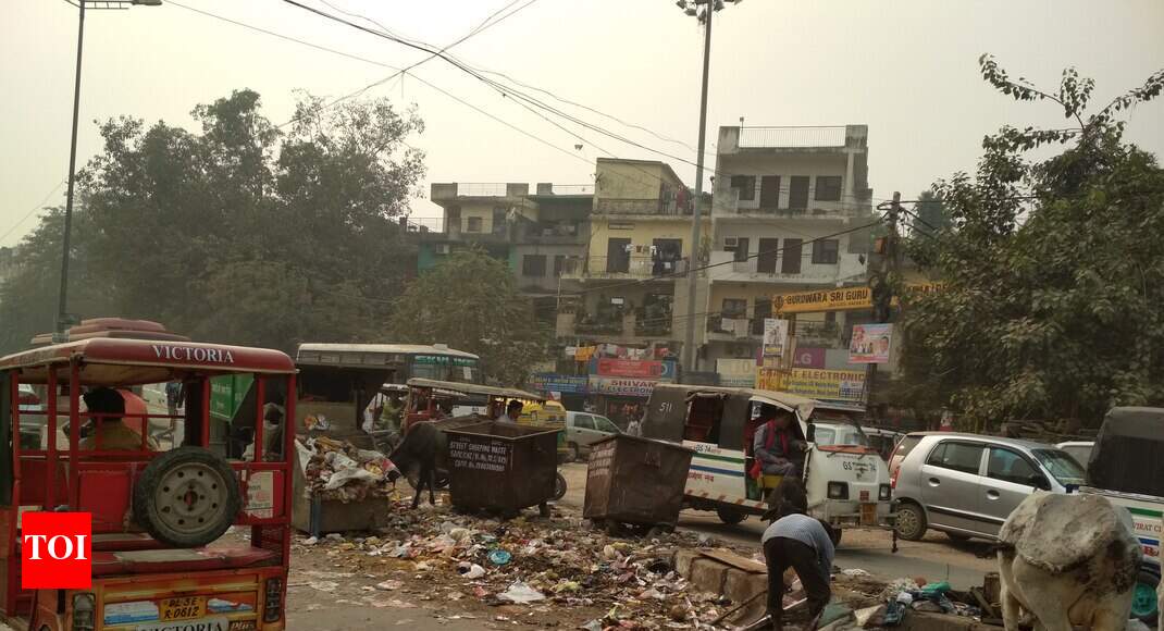 Garbage collection point in middle of road - Times of India