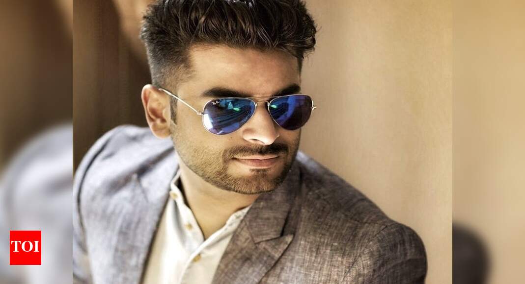 Anchor Adil Ibrahim pays an emotional tribute to iconic writer Stan Lee ...