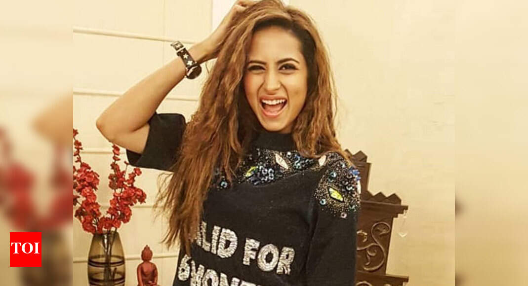 Watch Sargun Mehta dancing like a dream on ‘Proper Patola’ | Punjabi ...