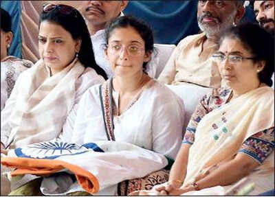 Thousands turn up for last rites as Ananth Kumar gets military honours ...