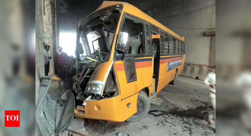 Noida: 16 children among 18 injured as school bus collides with pillar ... Noida: 16 children among 18 injured as school bus collides with pillar ...