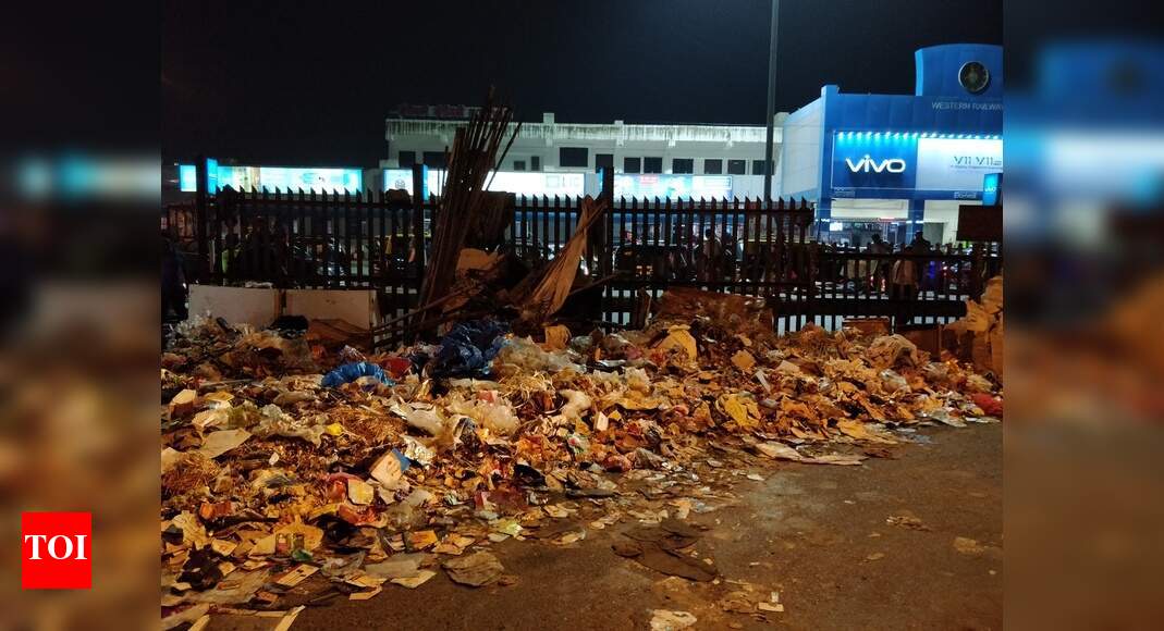 What a grand arrival at Borivali station !!! - Times of India