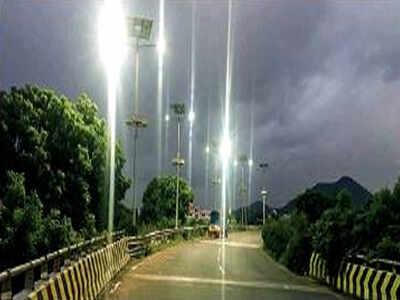NHAI installs solar lights at dangerous spots on bypass | Chennai News ...