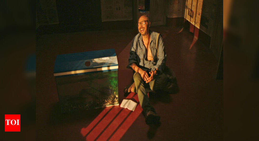 ‘Surjo Prithibir Charidike Ghore’ earns Arijit Biswas Best Director award at KIFF | Bengali ...