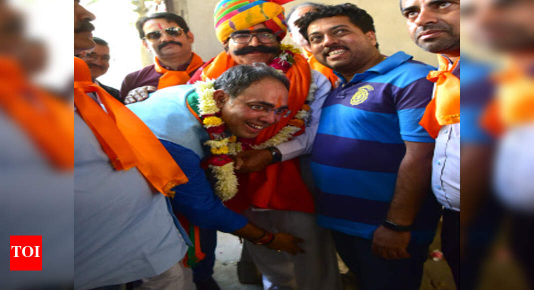 Jaipur Election: FIR against Gyandev Ahuja for distributing money ...