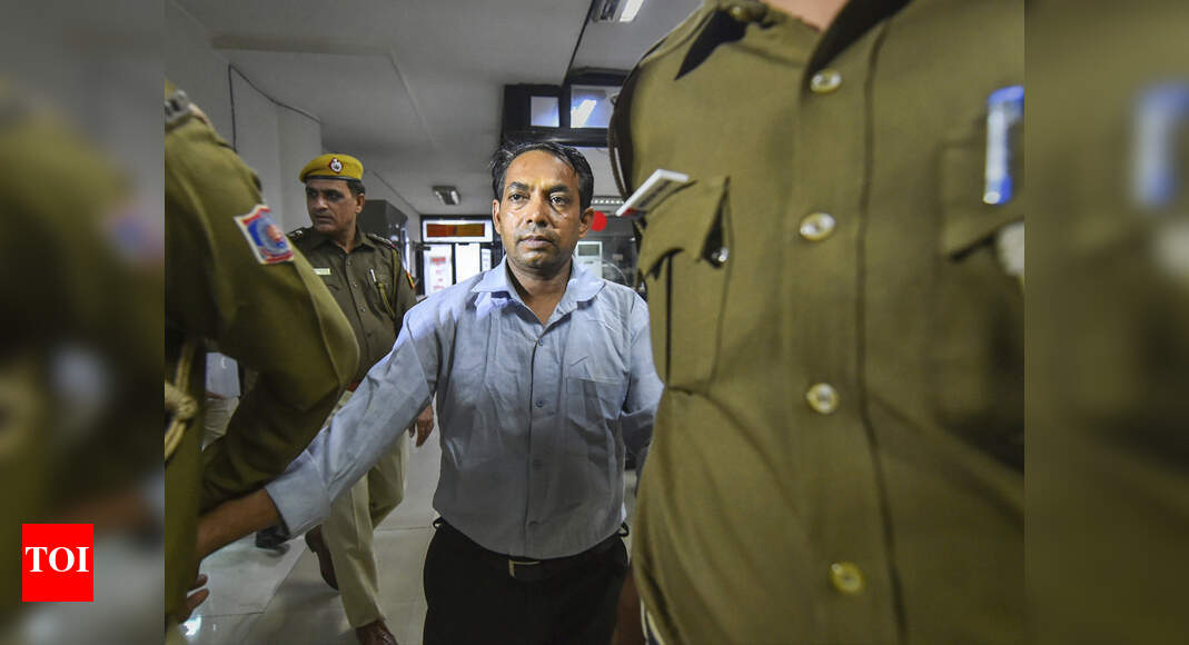 Cops not sure of motive behind attack on Delhi CM | Delhi News - Times ...