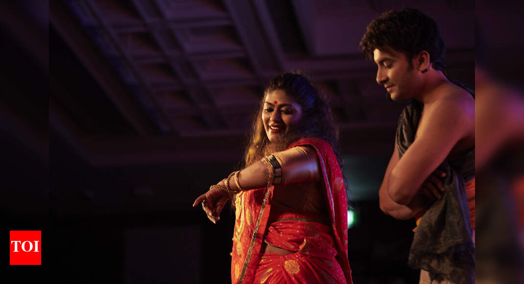 Theatre Review: Sundays with Chitra and Chaitali | Tamil Movie News ...