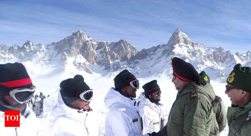 Northern Army commander visits Siachen | India News - Times of India
