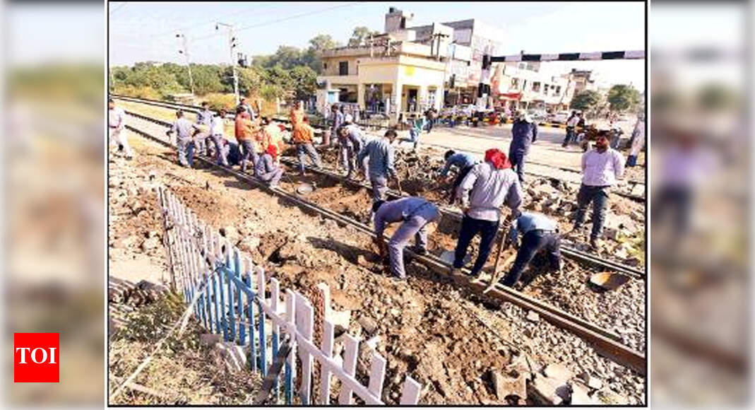 Dhakoli Crossing Shut: Dhakoli crossing shut, commuters in distress ...