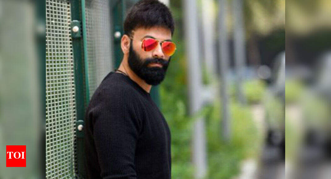 Ohmkar's soon-to-be-launched 'Villa to Village' shelved? - Times of India