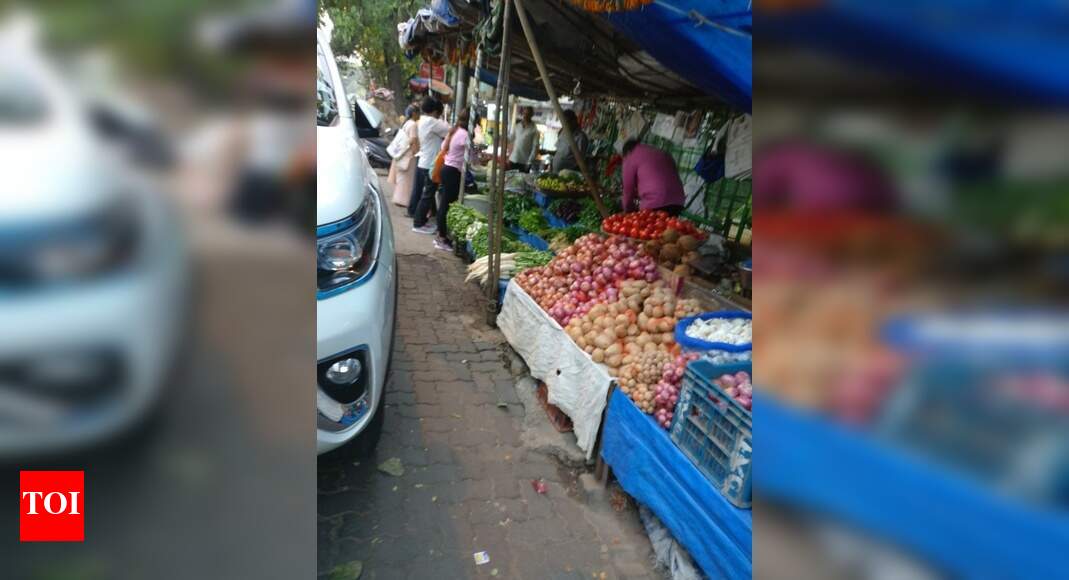 licensed footpath shops - Times of India