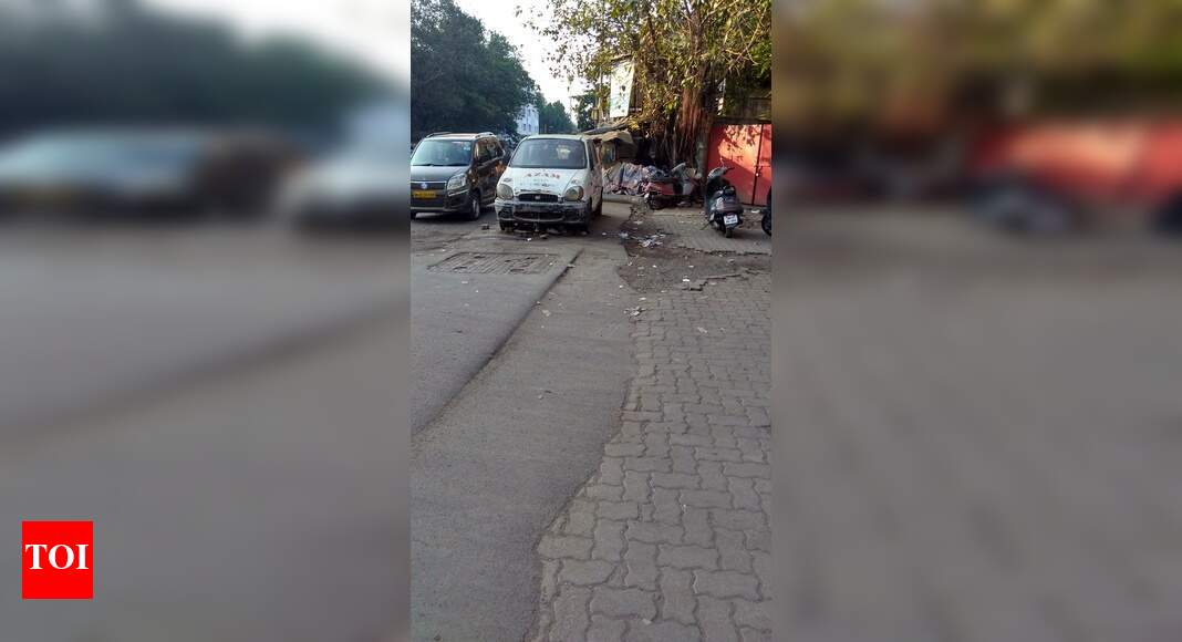 Illegal occupancy by khatara car in Marol - Times of India