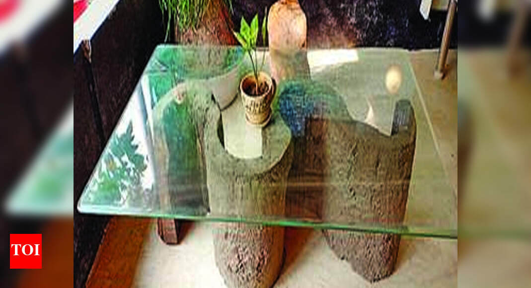 Man with baton turns tree into artwork | Patna News - Times of India