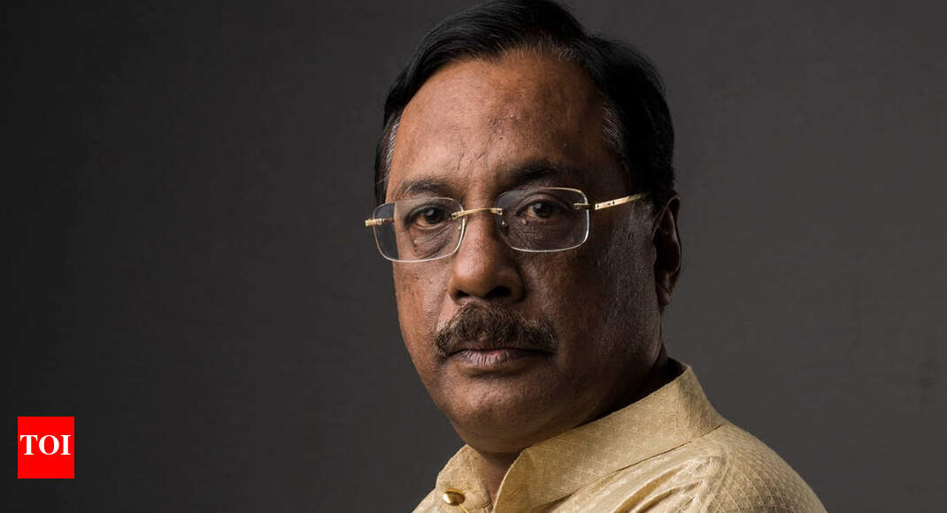 An engaging session between Pavan Varma and Ashis Ray at the Times ...