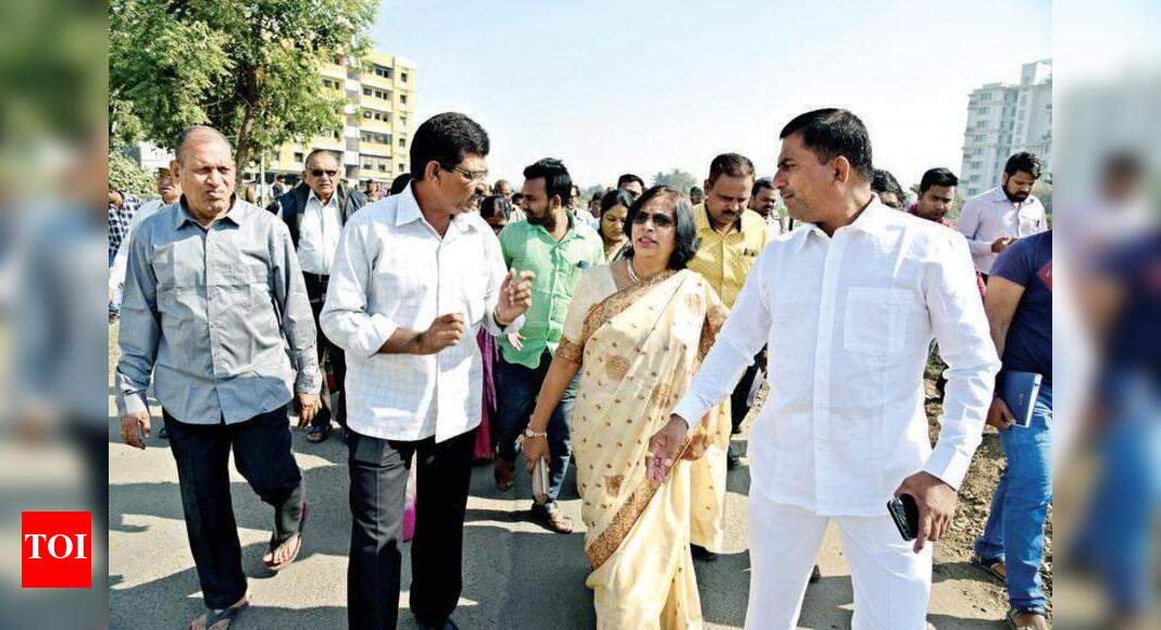 As mayor comes visiting, citizens pour out woes | Nagpur News - Times ...