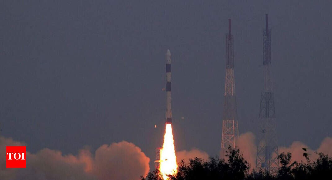 Isros Pslv C43 Launches Indias First Hyperspectral Imaging Sat Along