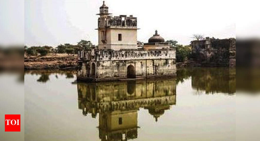 Fort Tells Khilji-Padmavati Mirror Episode: Polls on, fort tells Khilji ...