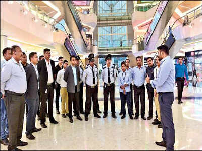 South City mall staffers get special briefing on customer care ...