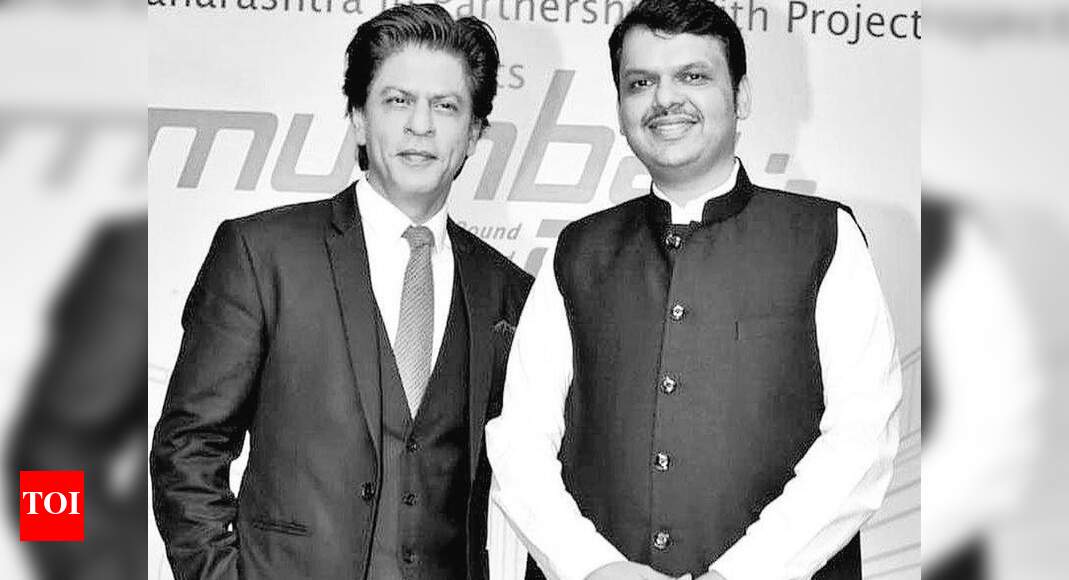 Shah Rukh Khan looks dashing in his latest click with Chief Minister of ...