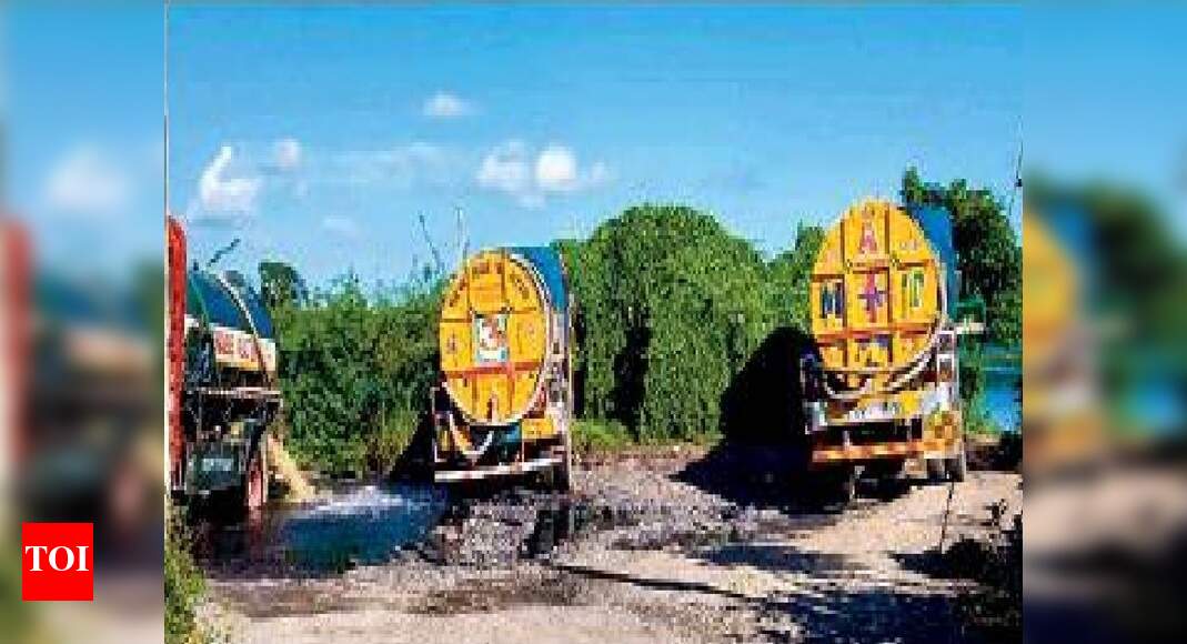 Private lorries dump sewage, garbage into Buckingham Canal | Chennai ...