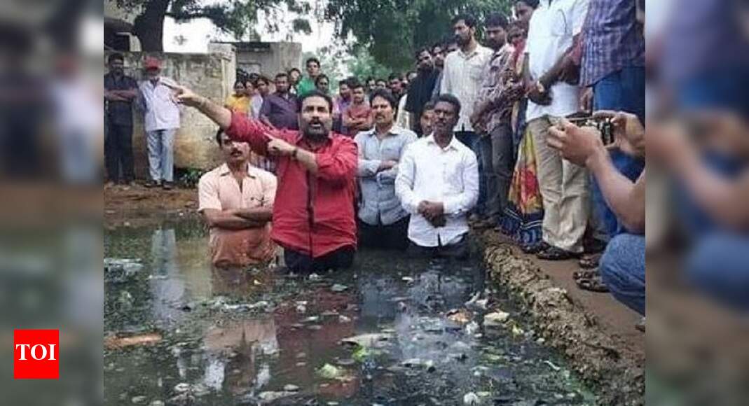 AP MLA stands in waist deep mud demanding construction of bridge ...