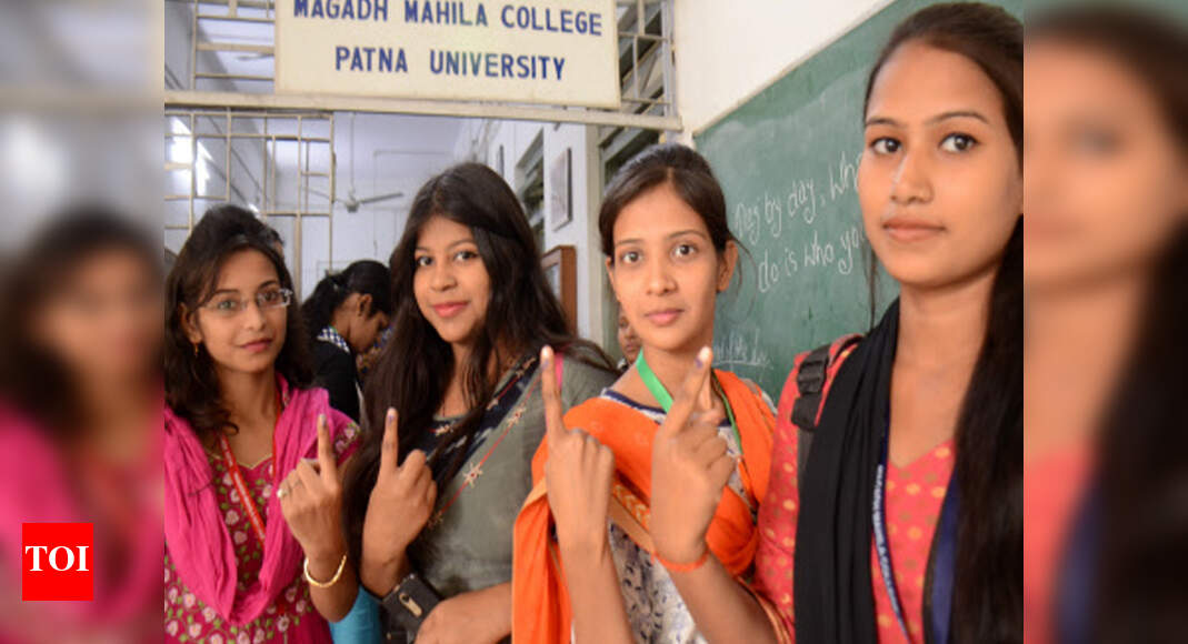 Girls demand placement cell | Patna News - Times of India