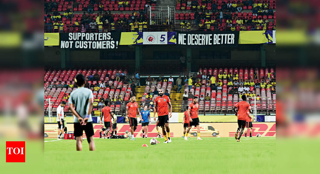 'We deserve better,’ say Kerala football fans | Kochi News - Times of India