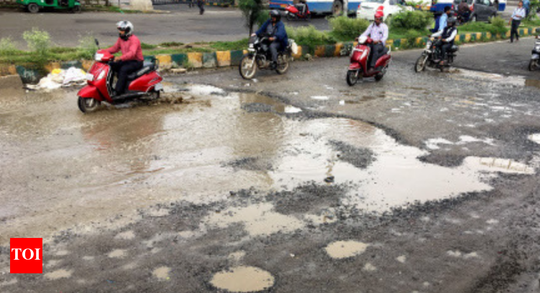 Pothole deaths unacceptable, hold authorities accountable, says SC ...