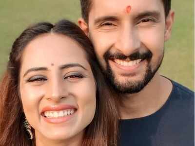 Jamai Raja actor Ravi Dubey and wife Sargun Mehta celebrate their 5th wedding anniversary ...