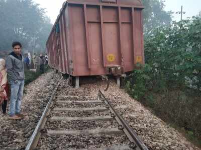 UP: Goods train derails in Farrukhabad, rail traffic affected | Agra ...