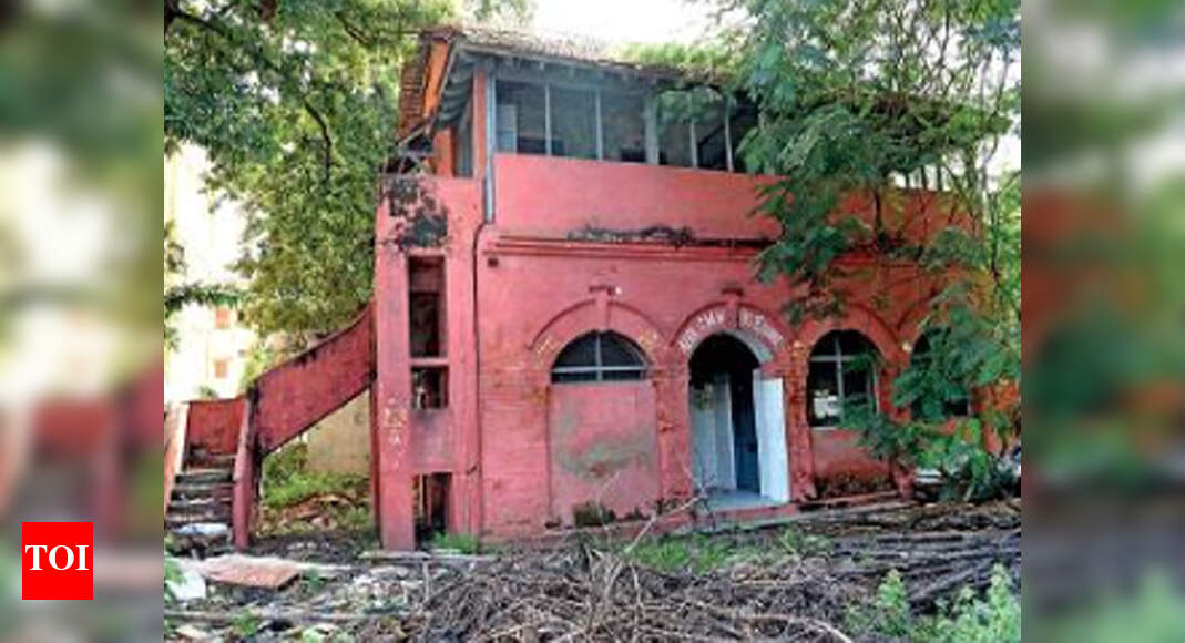 PWD razes century-old court building | Chennai News - Times of India