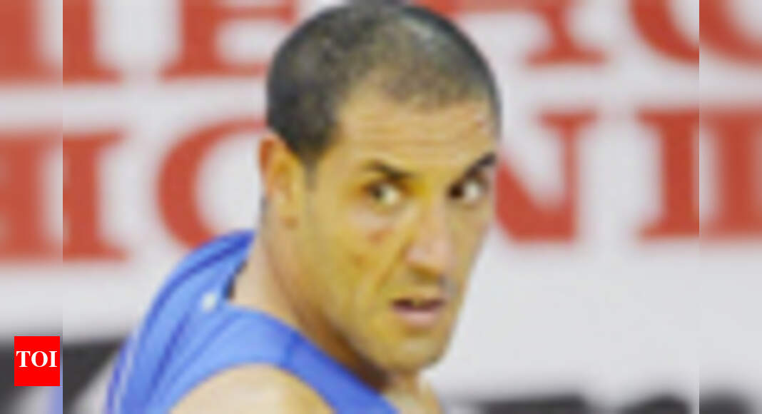 After finger salute, Oz wrestler bows with apology | undefined News ...