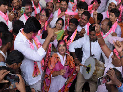 Telangana assembly elections: After TRS tempest, gulal festivities ...