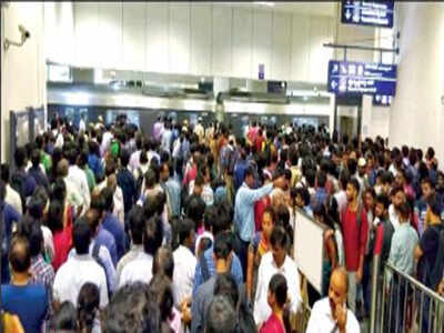 Bangalore metro: Namma Metro commuters stranded at stations; tilting ...