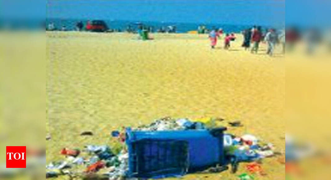 As contractors spar, garbage piles on Calangute beach | Goa News ...