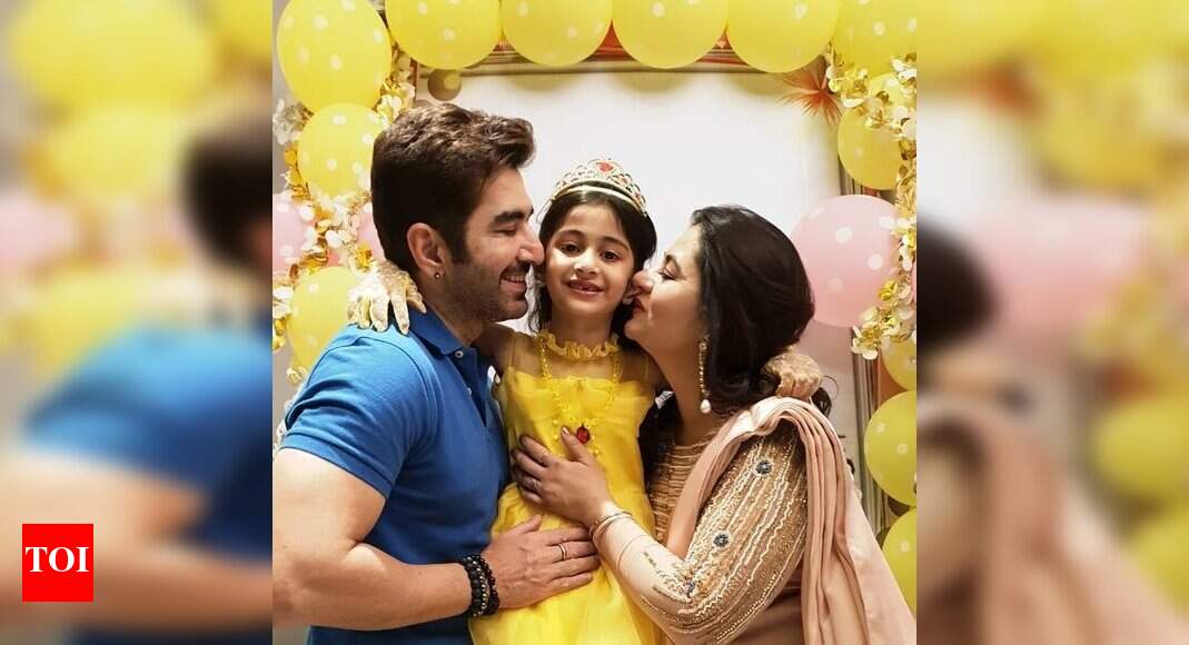 Family Album: Jeet’s adorable picture with daughter and wife will melt ...