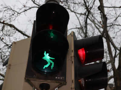 Delhi: Jaywalking takes joy out, but road designs to blame too | Delhi ...