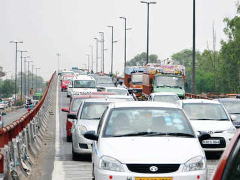 Delhi: Flyover that took 20 years is now a threat to pedestrians