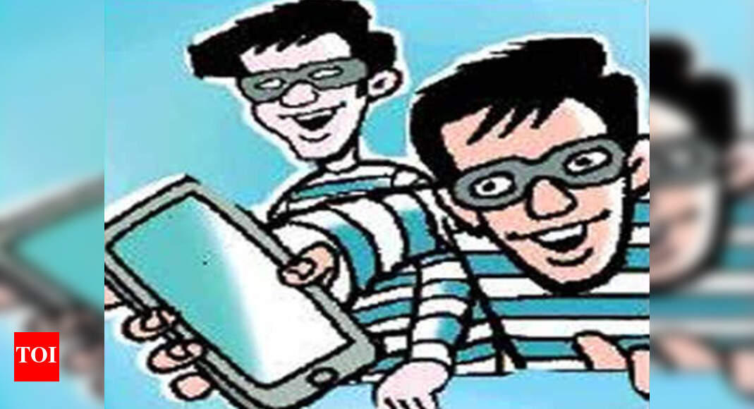 Snatching Mobile Phone: Two robbers arrested for snatching mobile phone ...