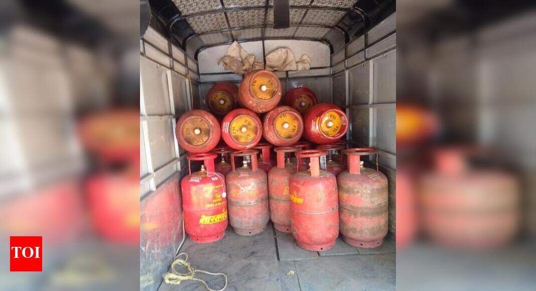 Mangaluru Crime Branch raids illegal LPG refilling centre | Mangaluru ...