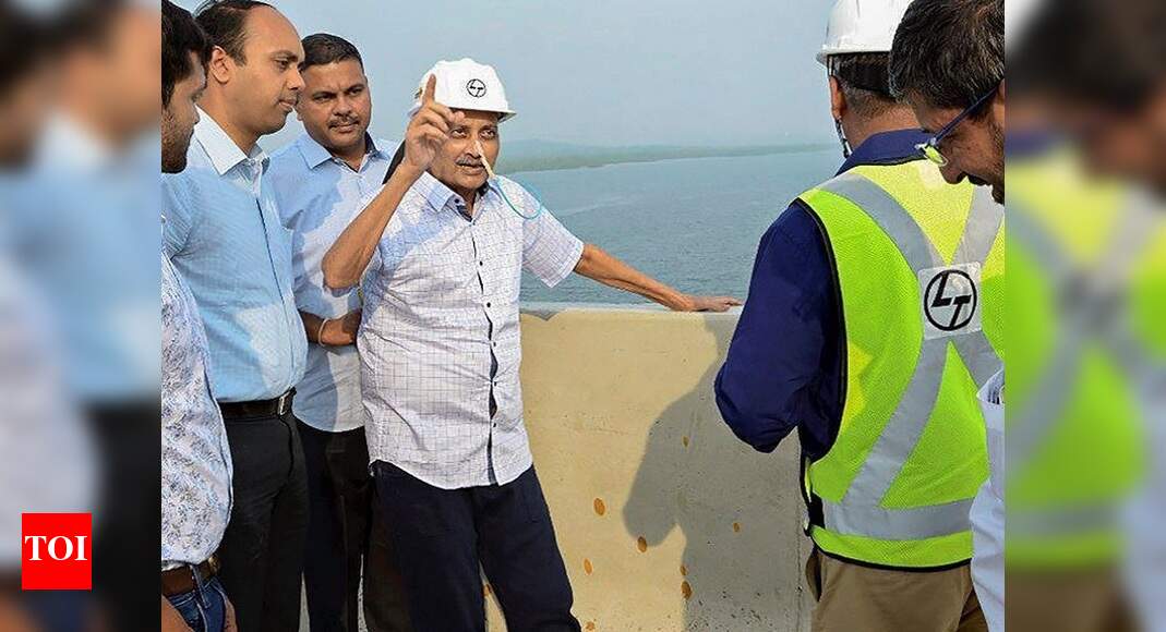 Manohar Parrikar's bridge inspection sparks online debate | Goa News ...