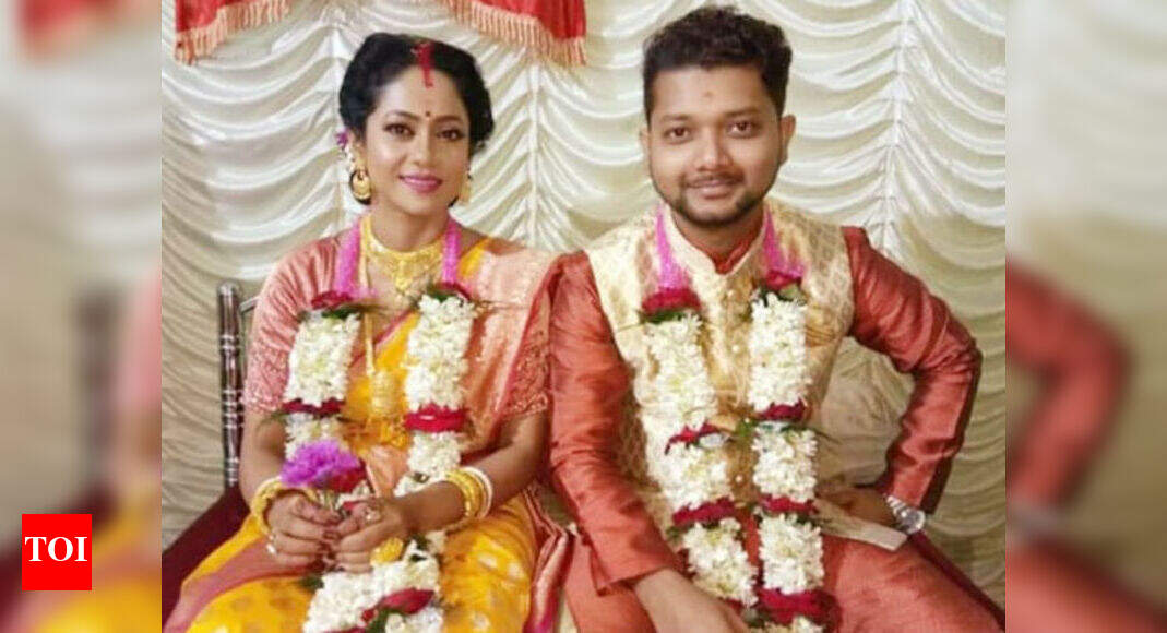 Actors Mahua Haldar and Aritra Dutta get married in a private ceremony - Times of India