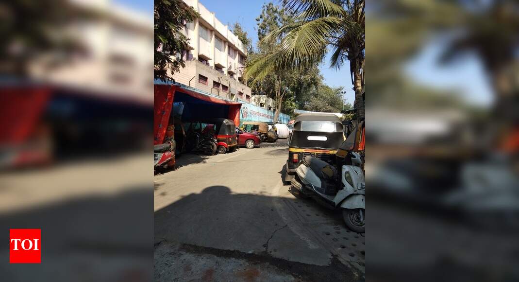 footpath occupied by abandoned vehicles - Times of India