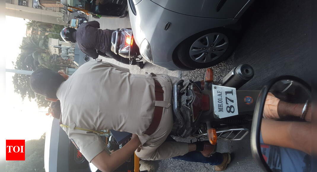 without helmet with on duty police officer - Times of India