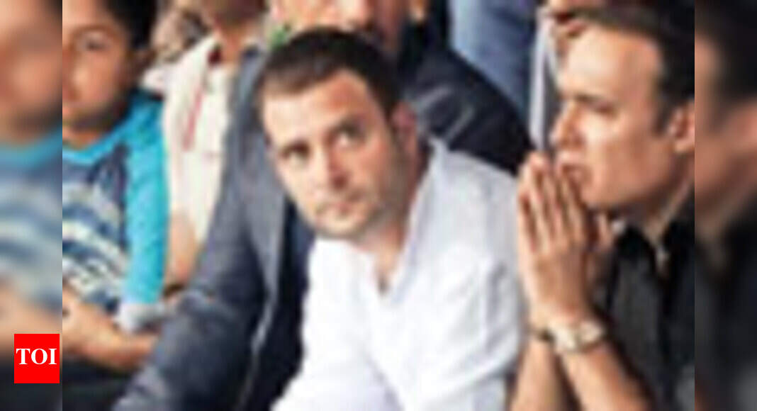 Look, who came for Viju’s bout - Times of India