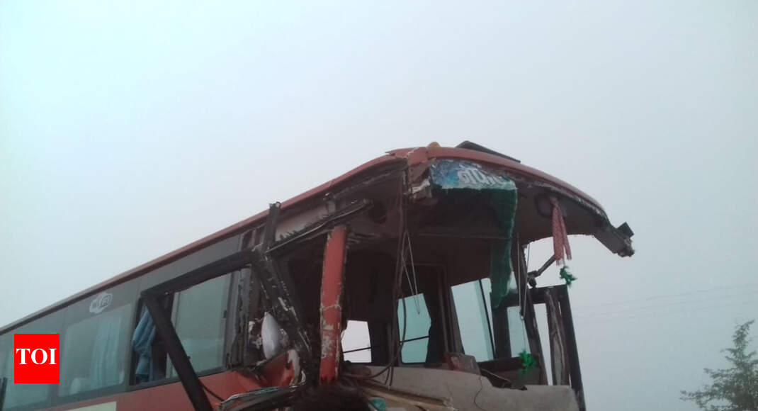 One killed, 8 injured in Bharat-Nepal Maitri bus accident on Yamuna Expressway | Agra News ...